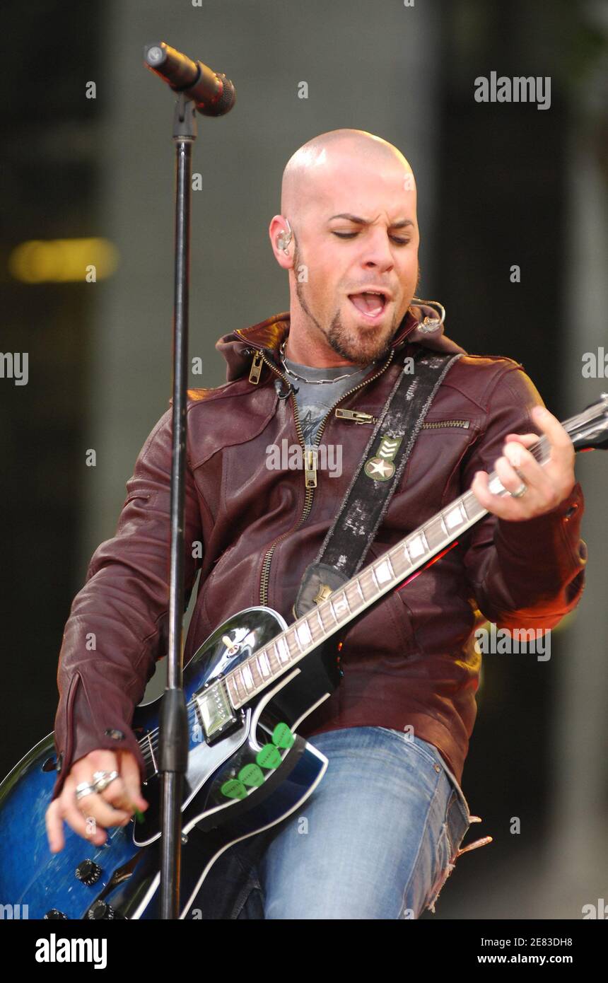 Singer Chris Daughtry of the band Daughtry performs live during the ABC ...