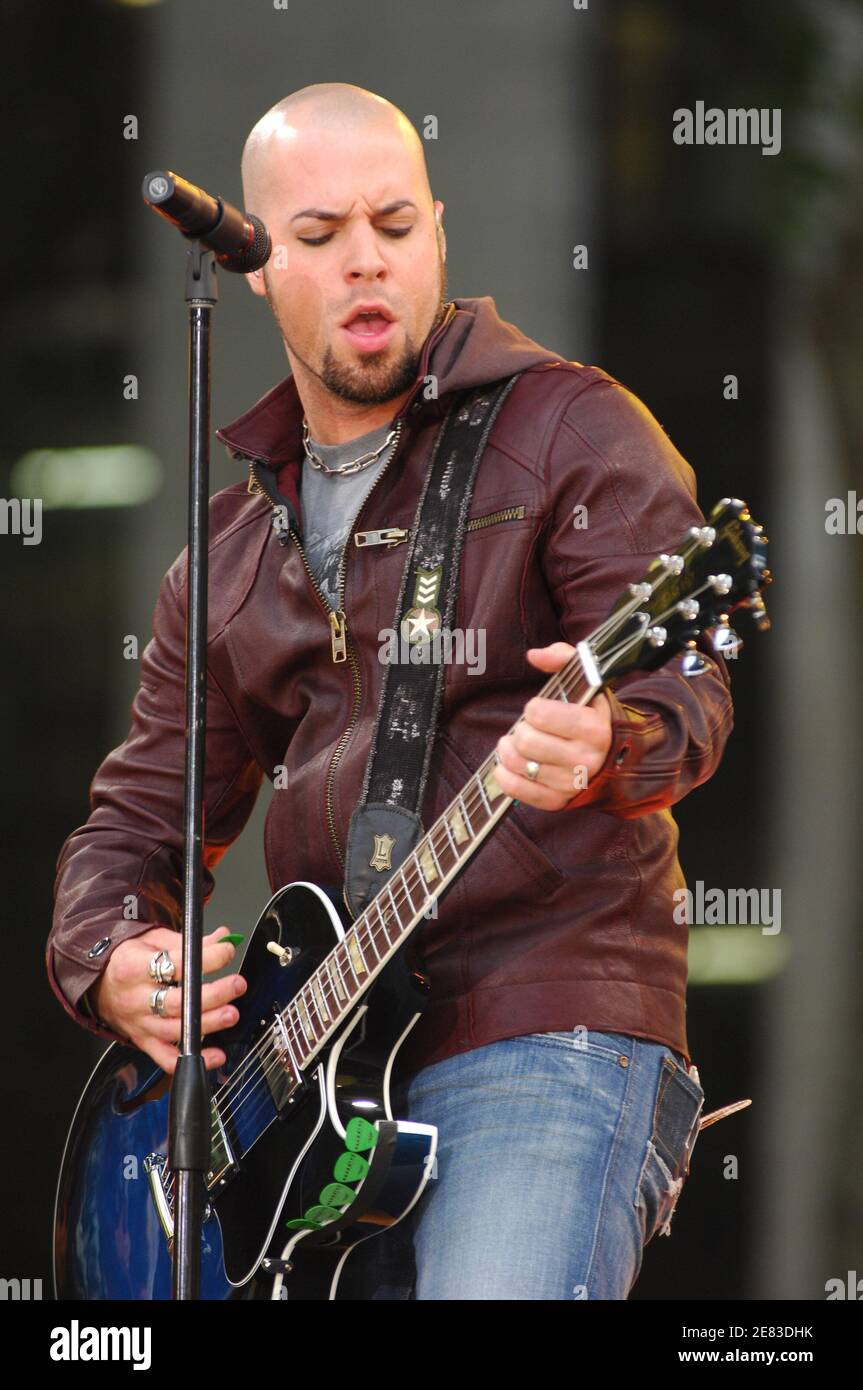 Singer Chris Daughtry of the band Daughtry performs live during the ABC ...