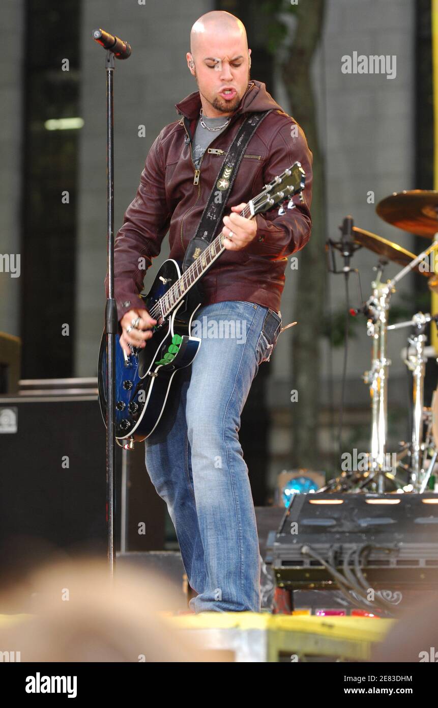 Singer Chris Daughtry of the band Daughtry performs live during the ABC ...