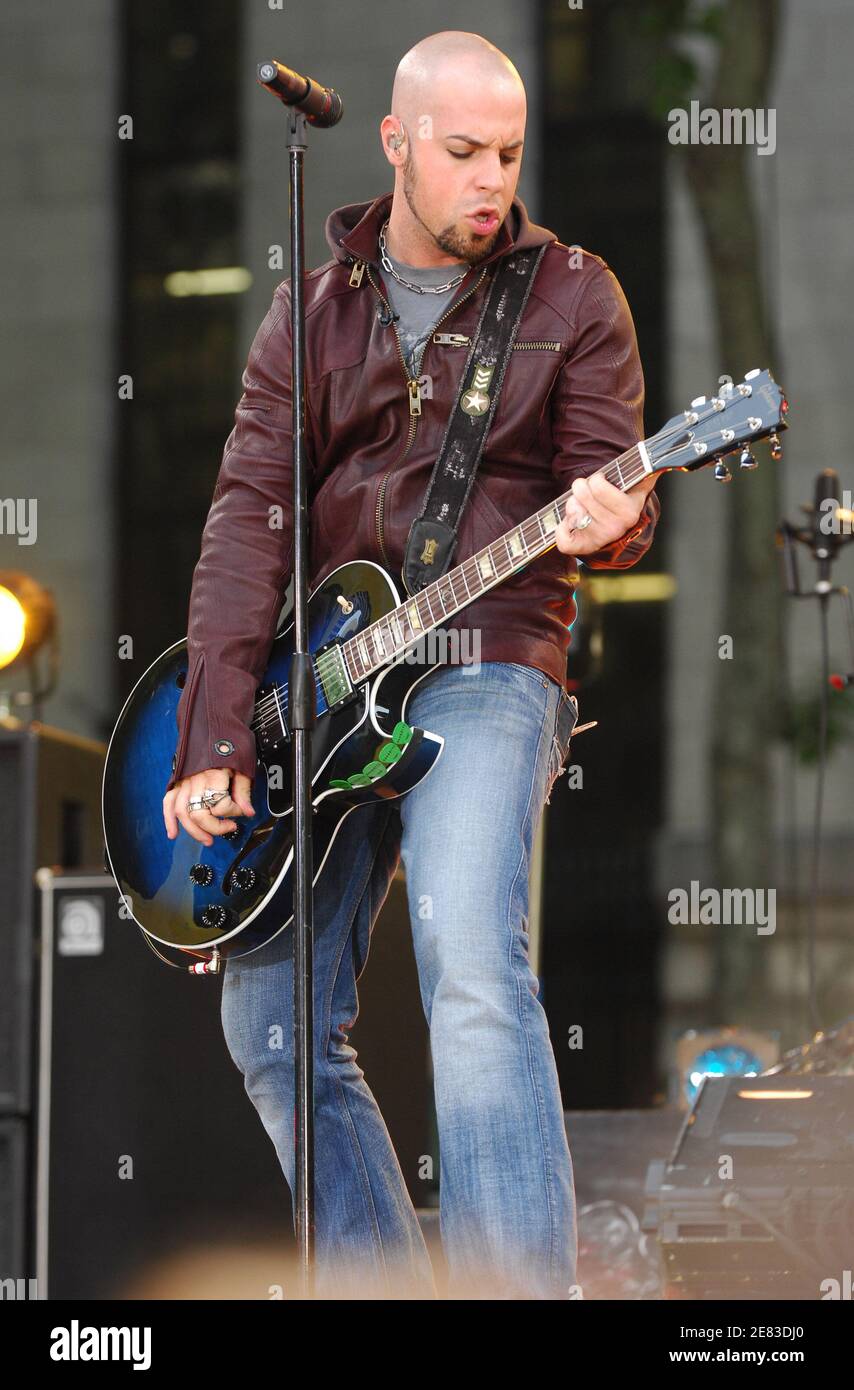 Singer Chris Daughtry of the band Daughtry performs live during the ABC ...
