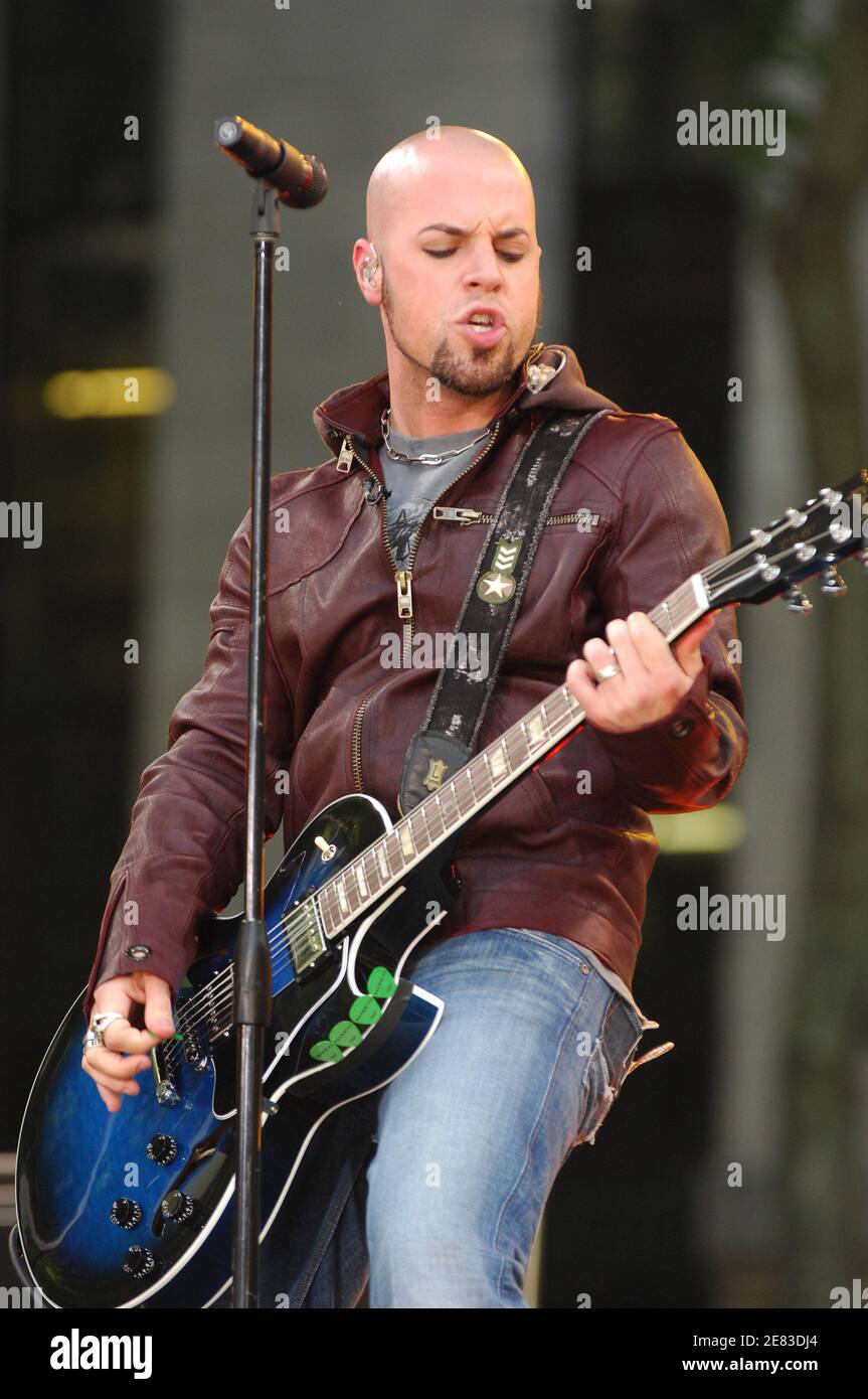 Singer Chris Daughtry of the band Daughtry performs live during the ABC ...