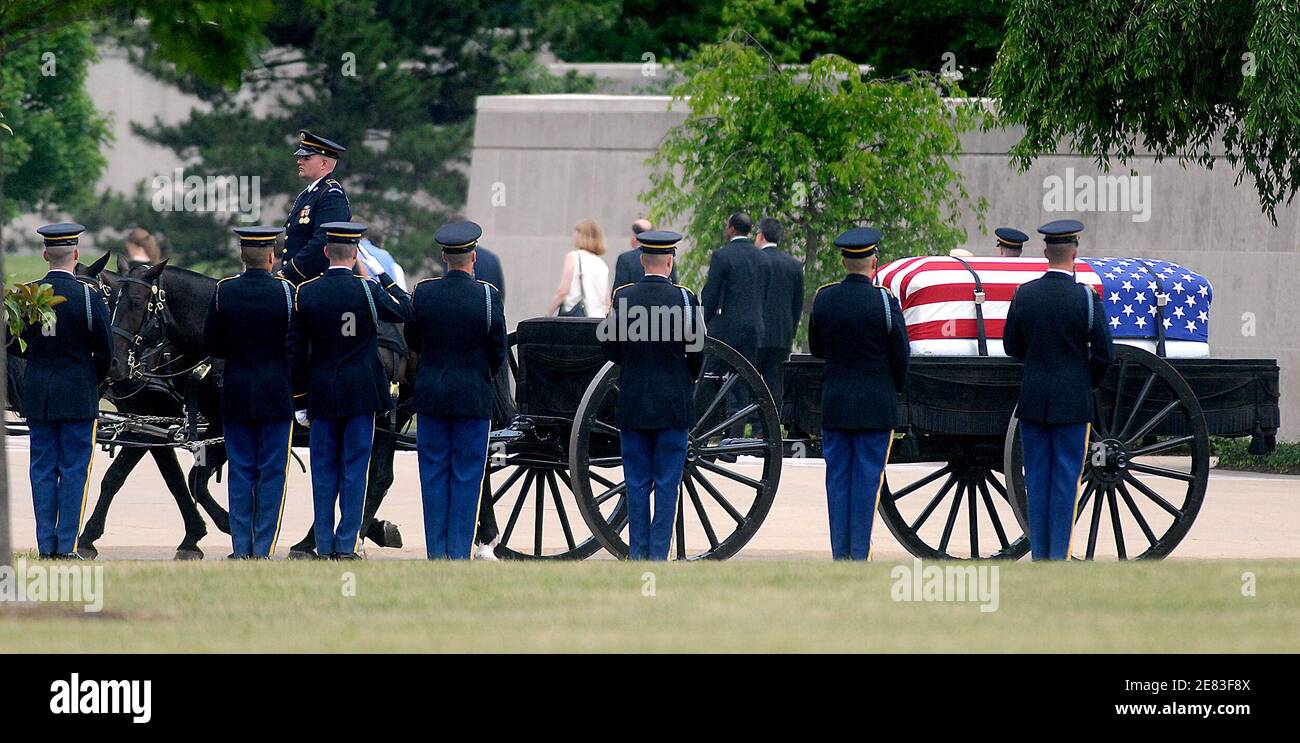 Section 60 at Arlington National Cemetery June 08, 2007 in Arlington ...