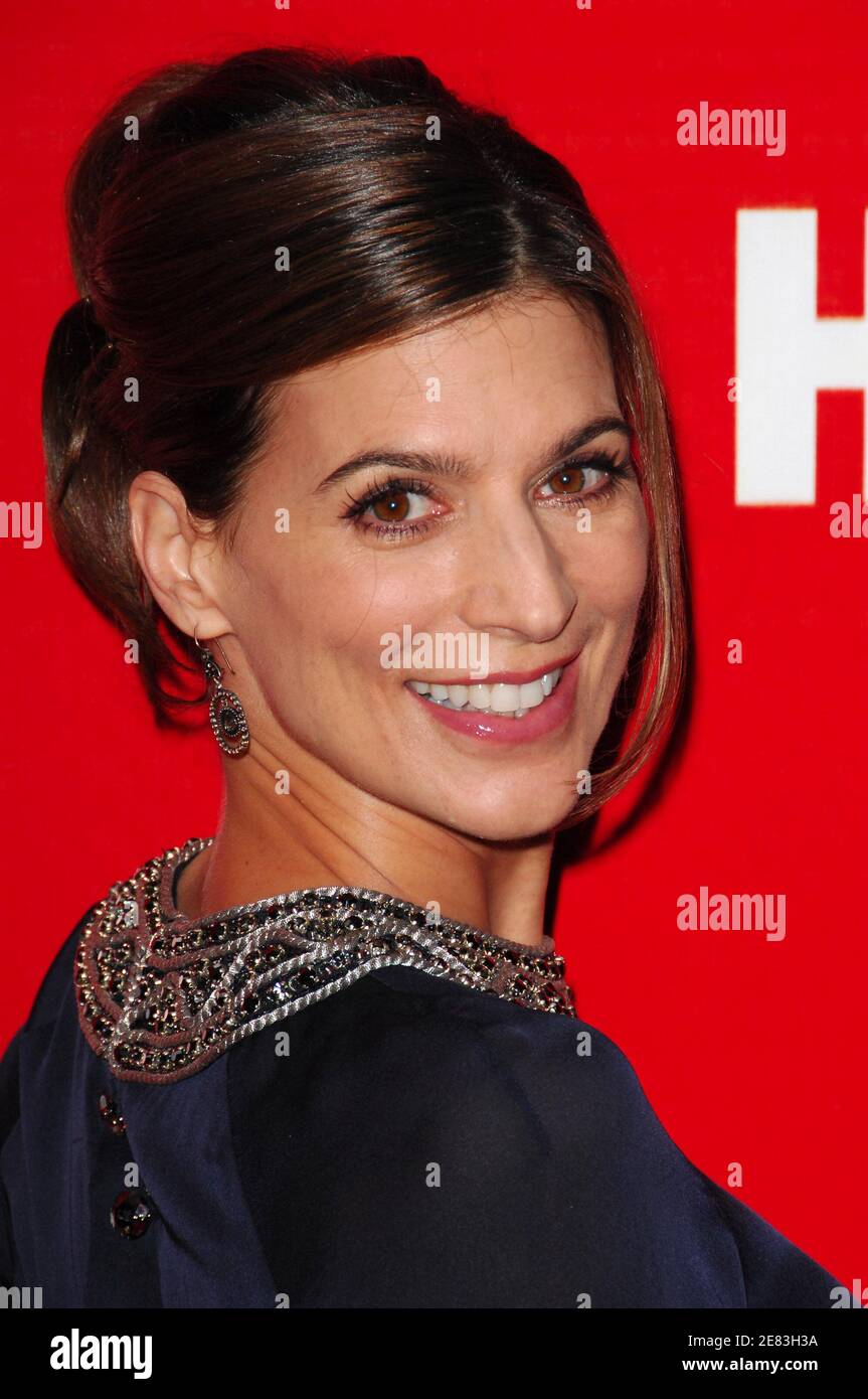 Actress Perrey Reeves attends the Fourth Season Premiere of "Entourage ...