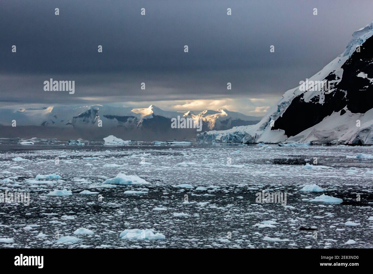 Geographic south pole antarctica hi-res stock photography and images ...