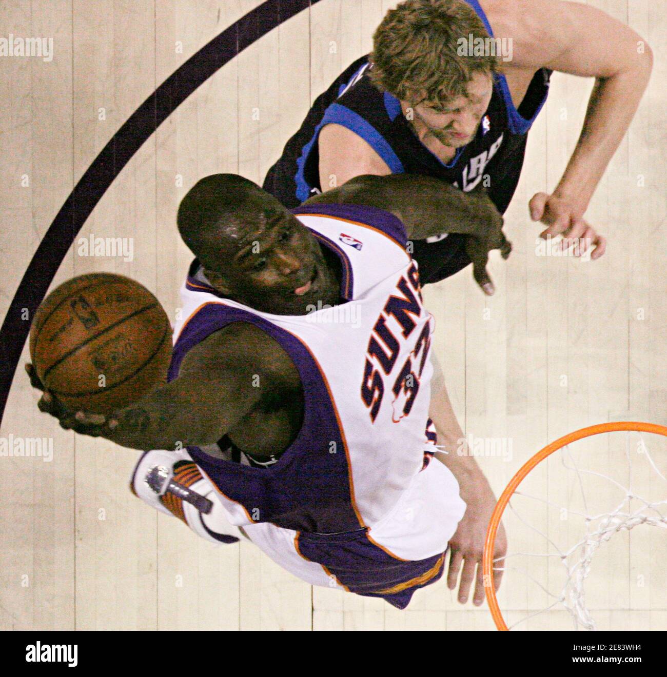 Shaquille o'neal dunk hi-res stock photography and images - Alamy