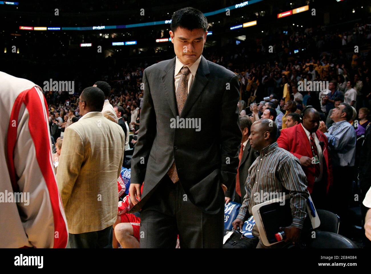 Basketball injured player court hi-res stock photography and images - Alamy