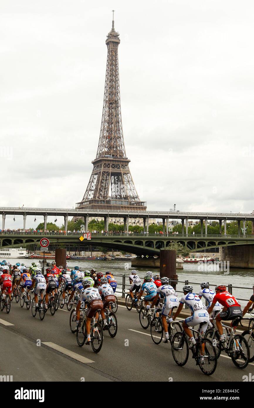 Cycling past the eiffel tower hi-res stock photography and images - Alamy