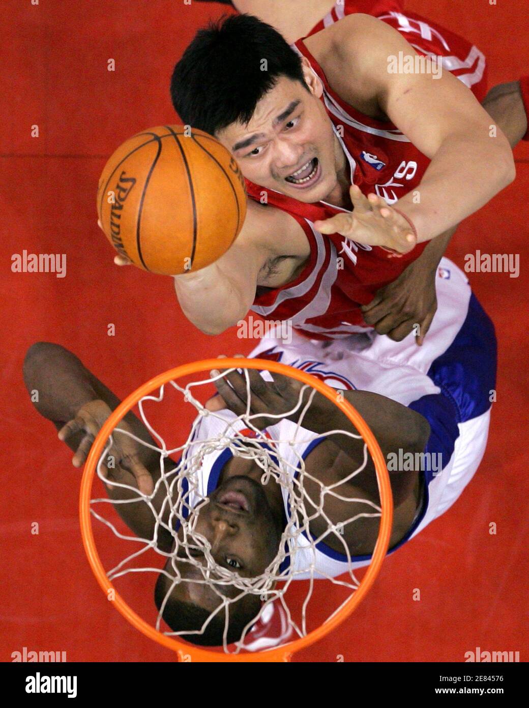 Yao ming rockets hi-res stock photography and images - Alamy