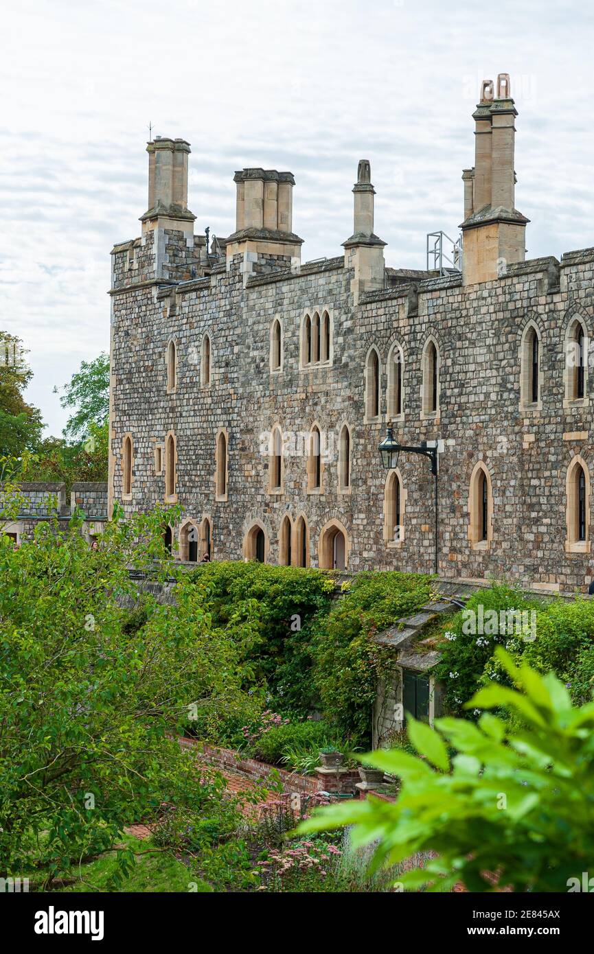 Windsor castle exterior garden hi-res stock photography and images - Alamy