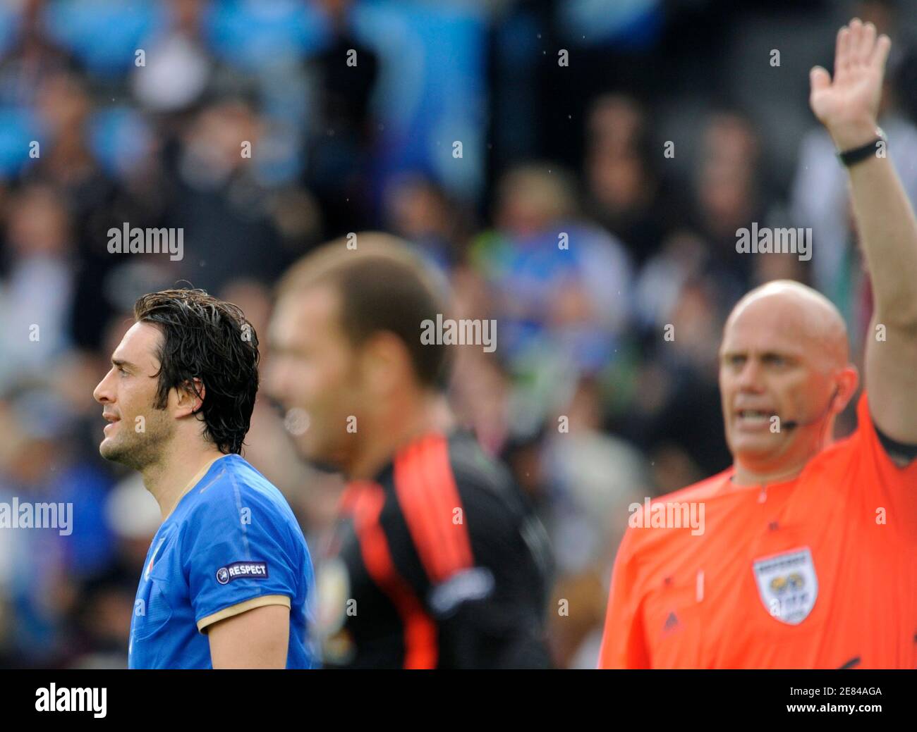 Referee Tom Henning Ovrebo High Resolution Stock Photography and Images ...