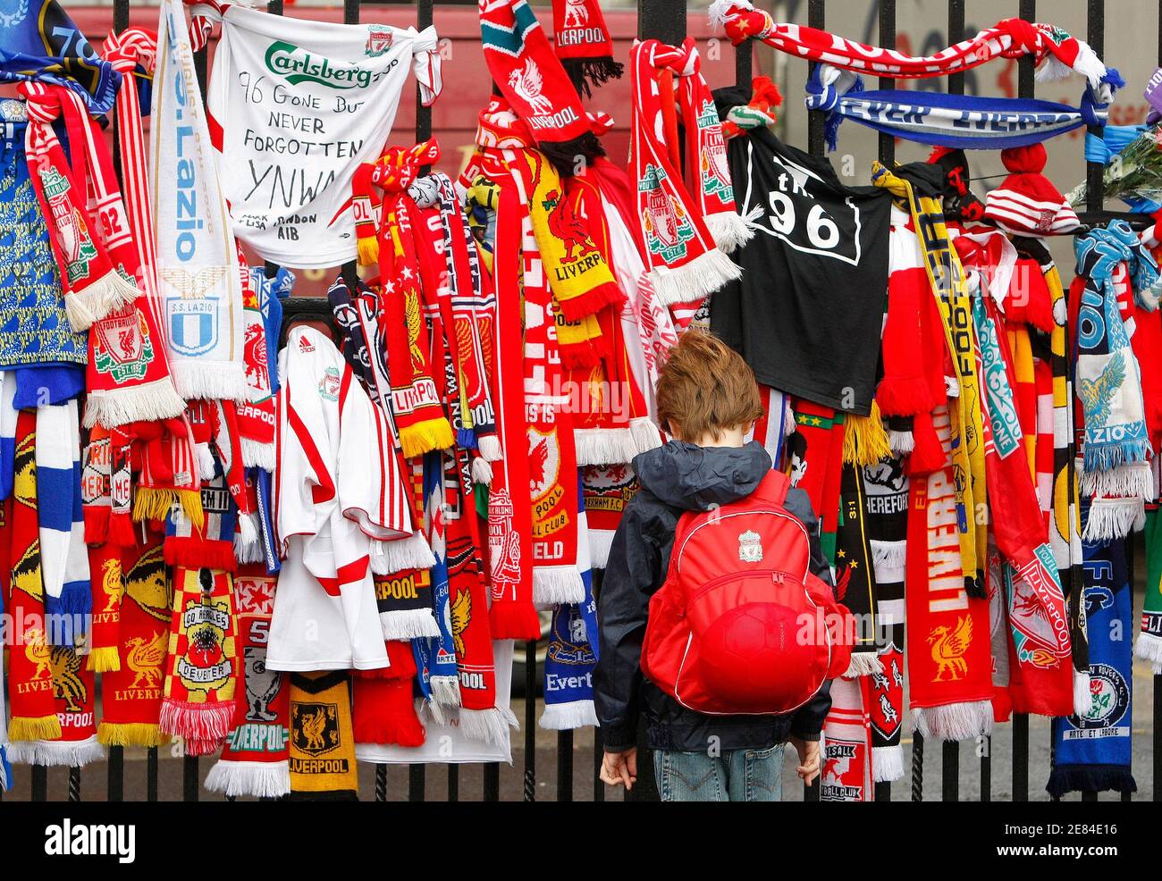 Nottingham forest supporter hi-res stock photography and images - Alamy