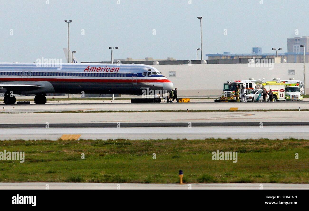 Miami airport runway hi-res stock photography and images - Alamy