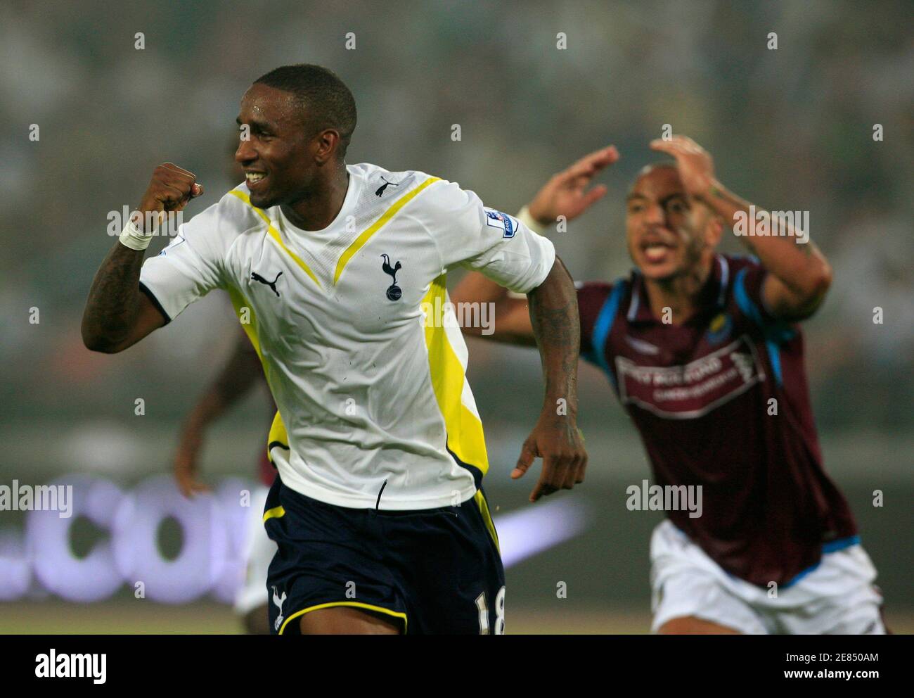 Jermain defoe 2009 goal hi-res stock photography and images - Alamy Jermain defoe 2009 goal hi-res stock photography and images - Alamy