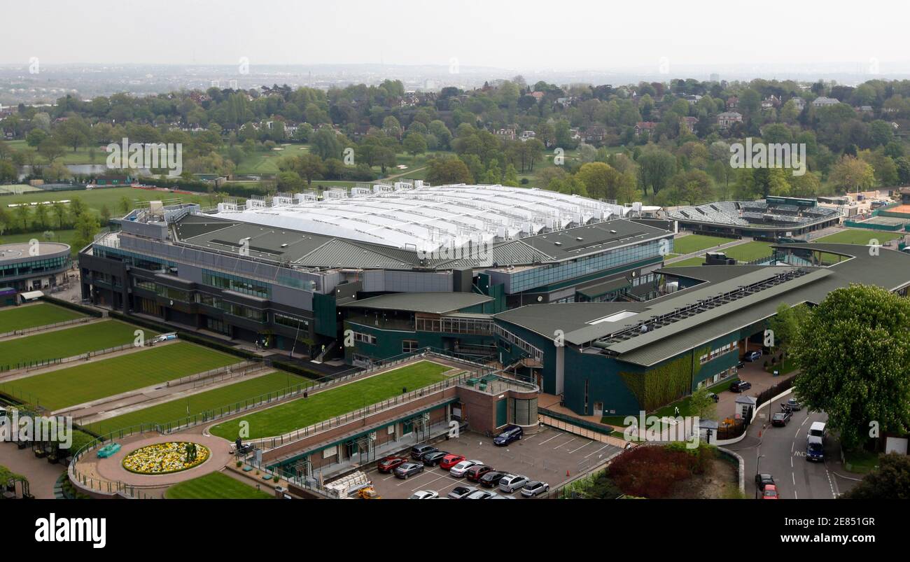 Wimbledon roof all england lawn hi-res stock photography and images - Alamy