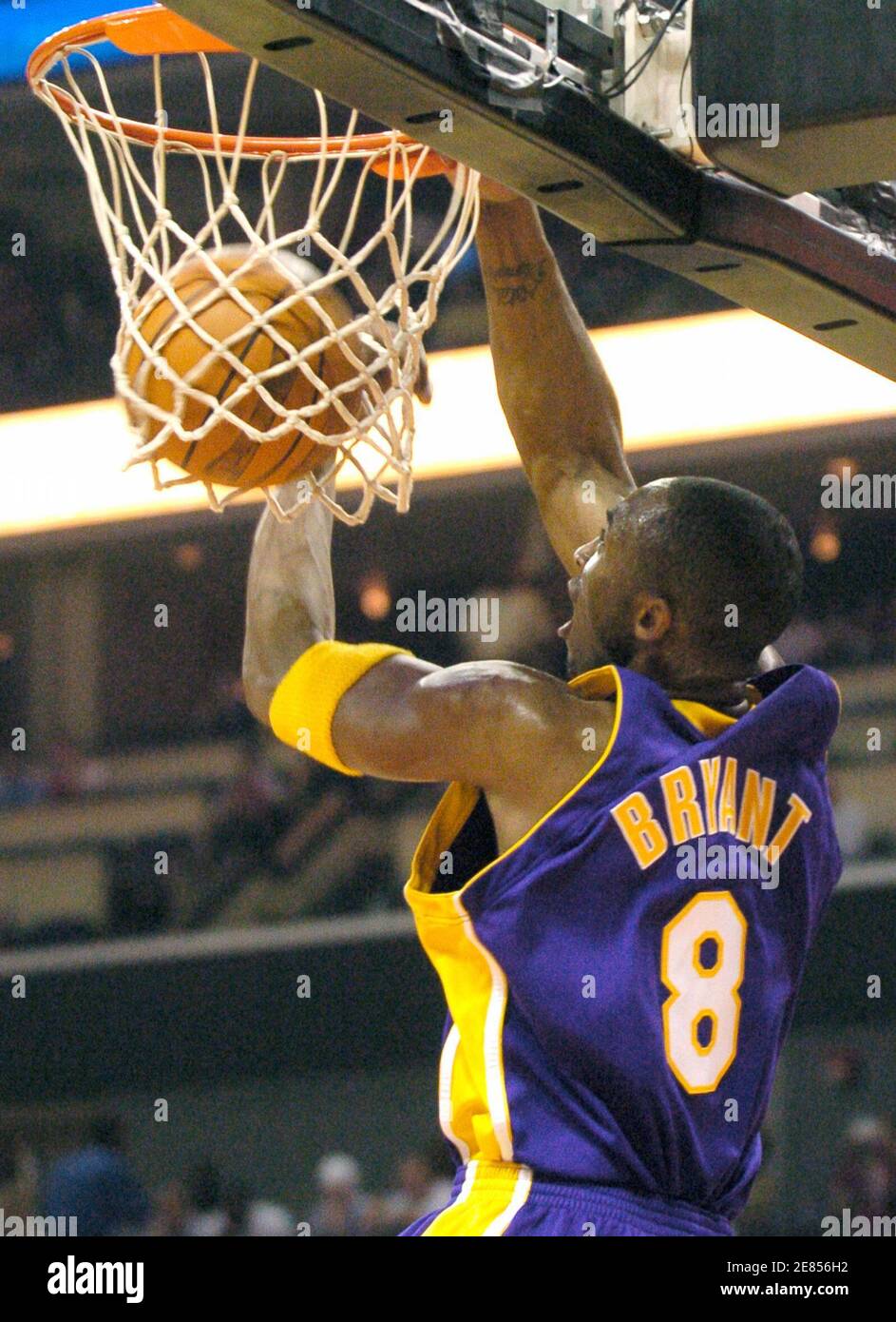 Los angeles lakers kobe dunk hi-res stock photography and images - Alamy