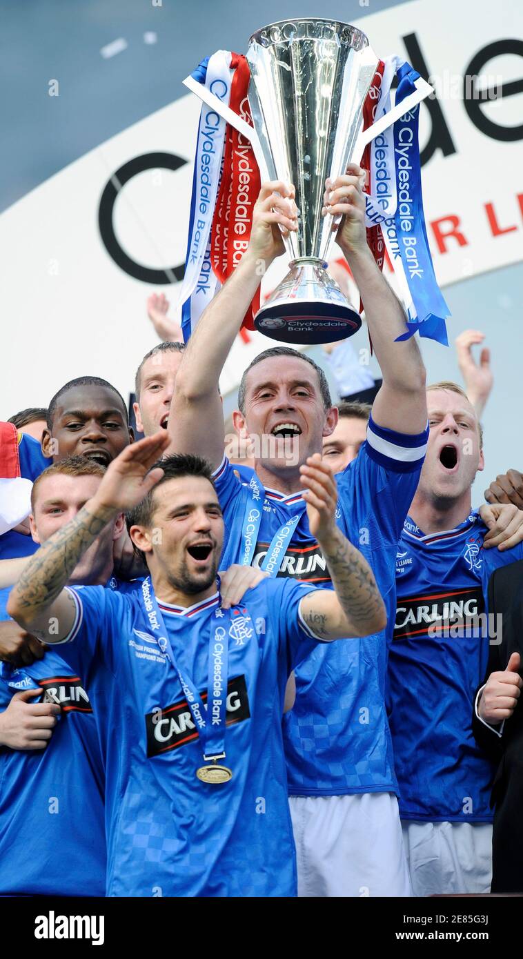 Rangers scottish premier league trophy hi-res stock photography and ...