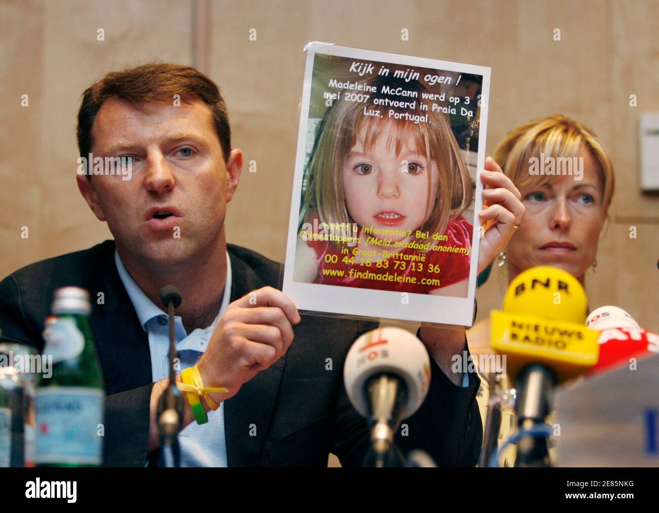 Missing people poster hi-res stock photography and images - Alamy