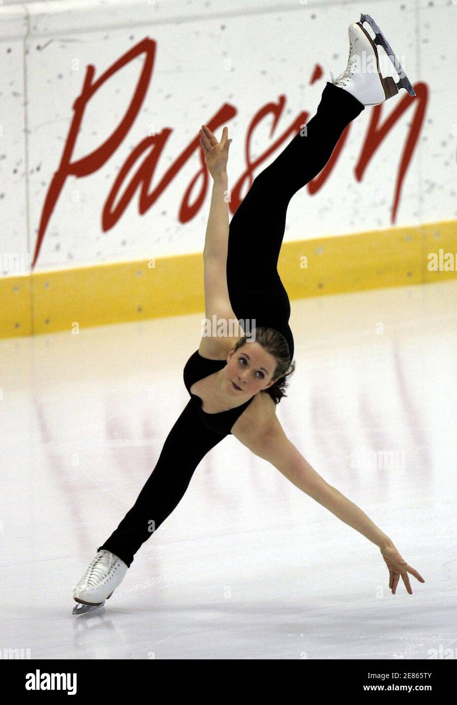 Figure skating olympics injury hi-res stock photography and images - Alamy