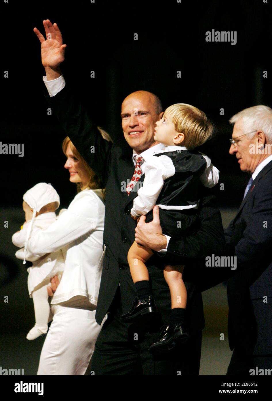 Mark messier and kim messier hi-res stock photography and images - Alamy