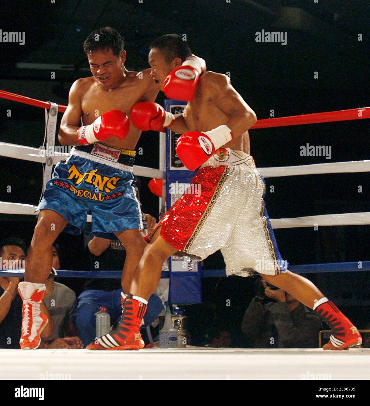 Featherweight match hi-res stock photography and images - Alamy