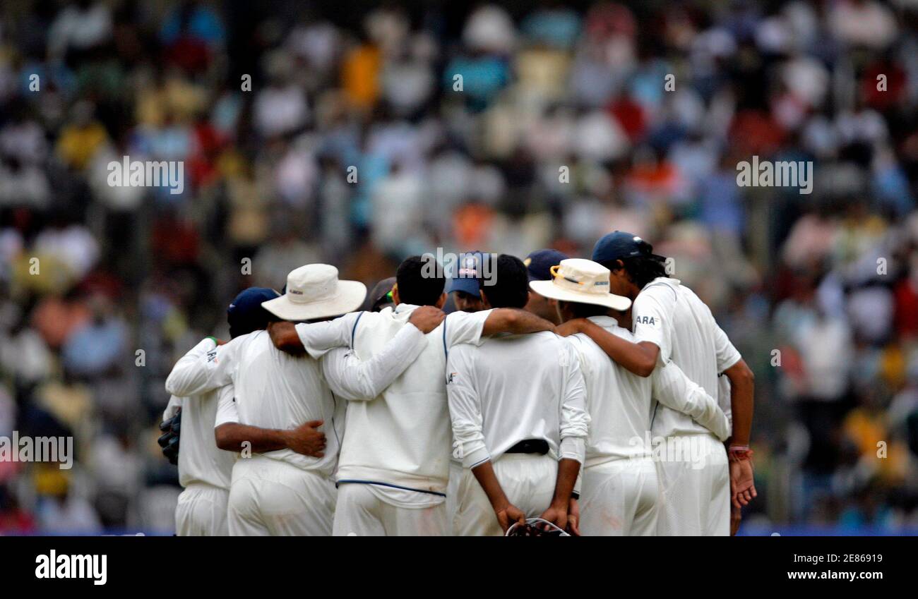Cricket team india huddle hi-res stock photography and images - Alamy