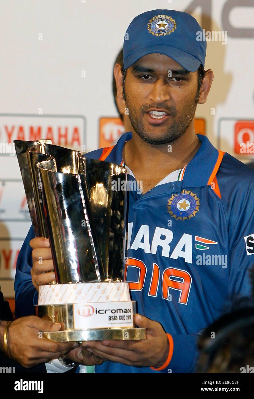 Asia cup cricket trophy hi-res stock photography and images - Alamy