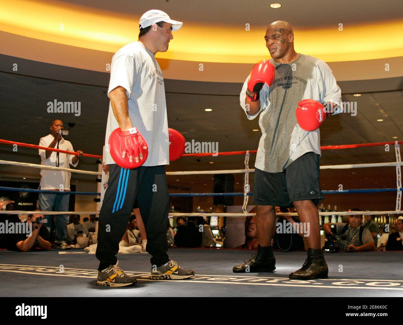 Open sundays hi-res stock photography and images - Alamy