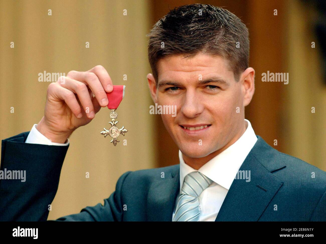 Fiona hanson queen hi-res stock photography and images - Alamy