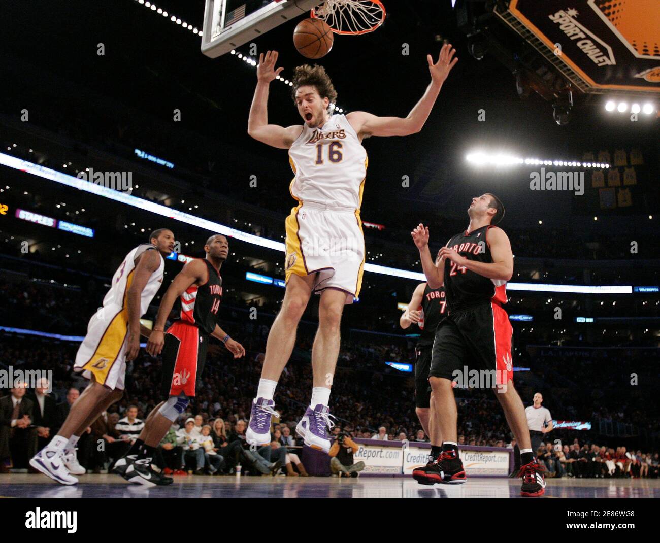 Basketball dunk top view hi-res stock photography and images - Alamy