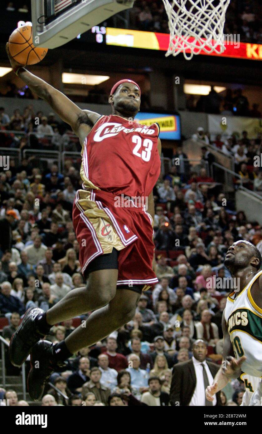 Lebron James Dunk High Resolution Stock Photography and Images - Alamy