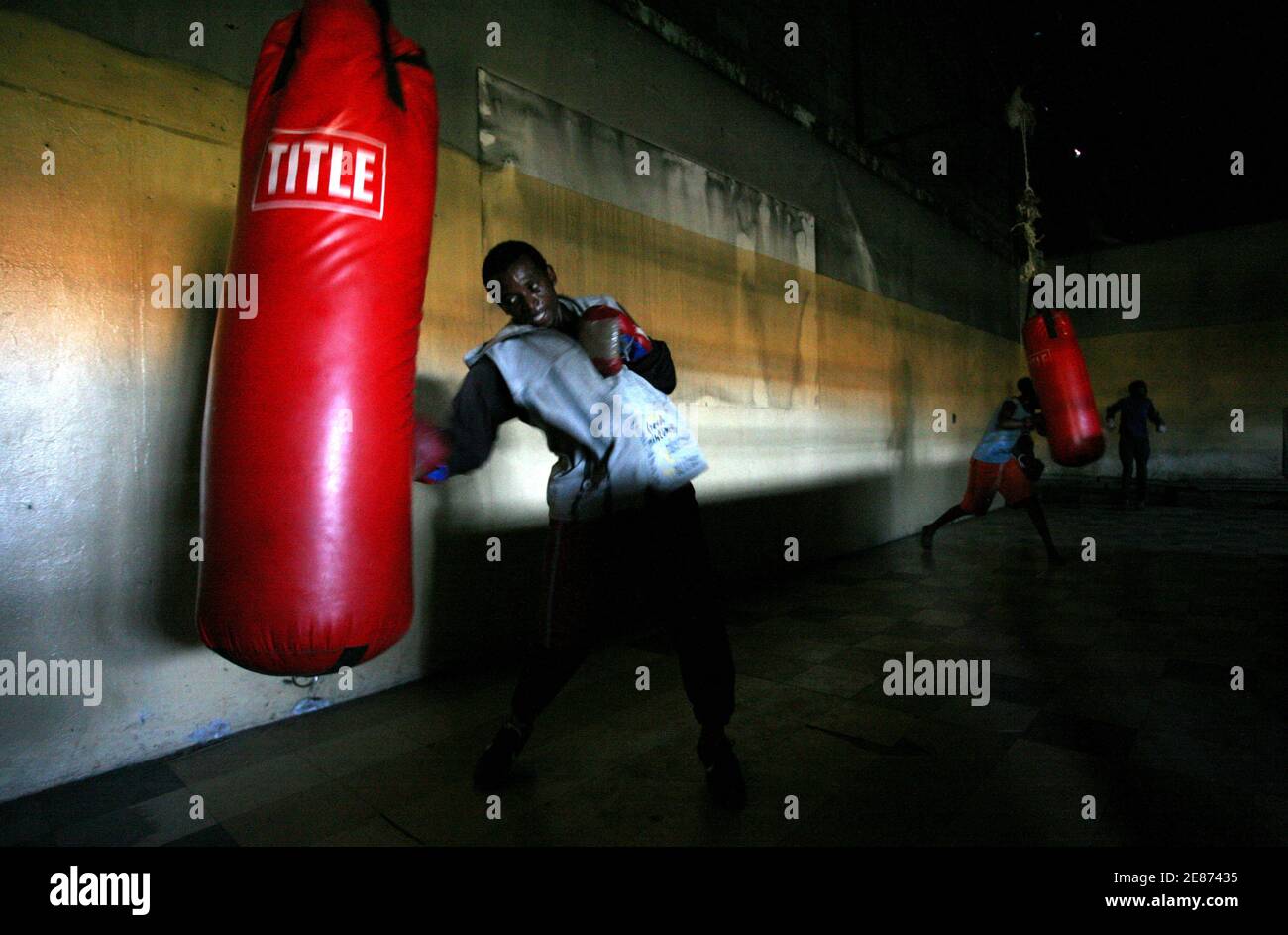 Boxing and 10 years hi-res stock photography and images - Alamy