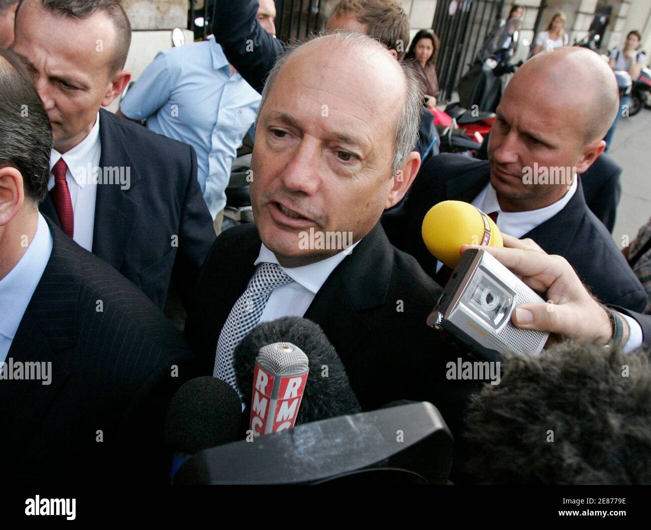 Mercedes formula one team manager hi-res stock photography and images ...