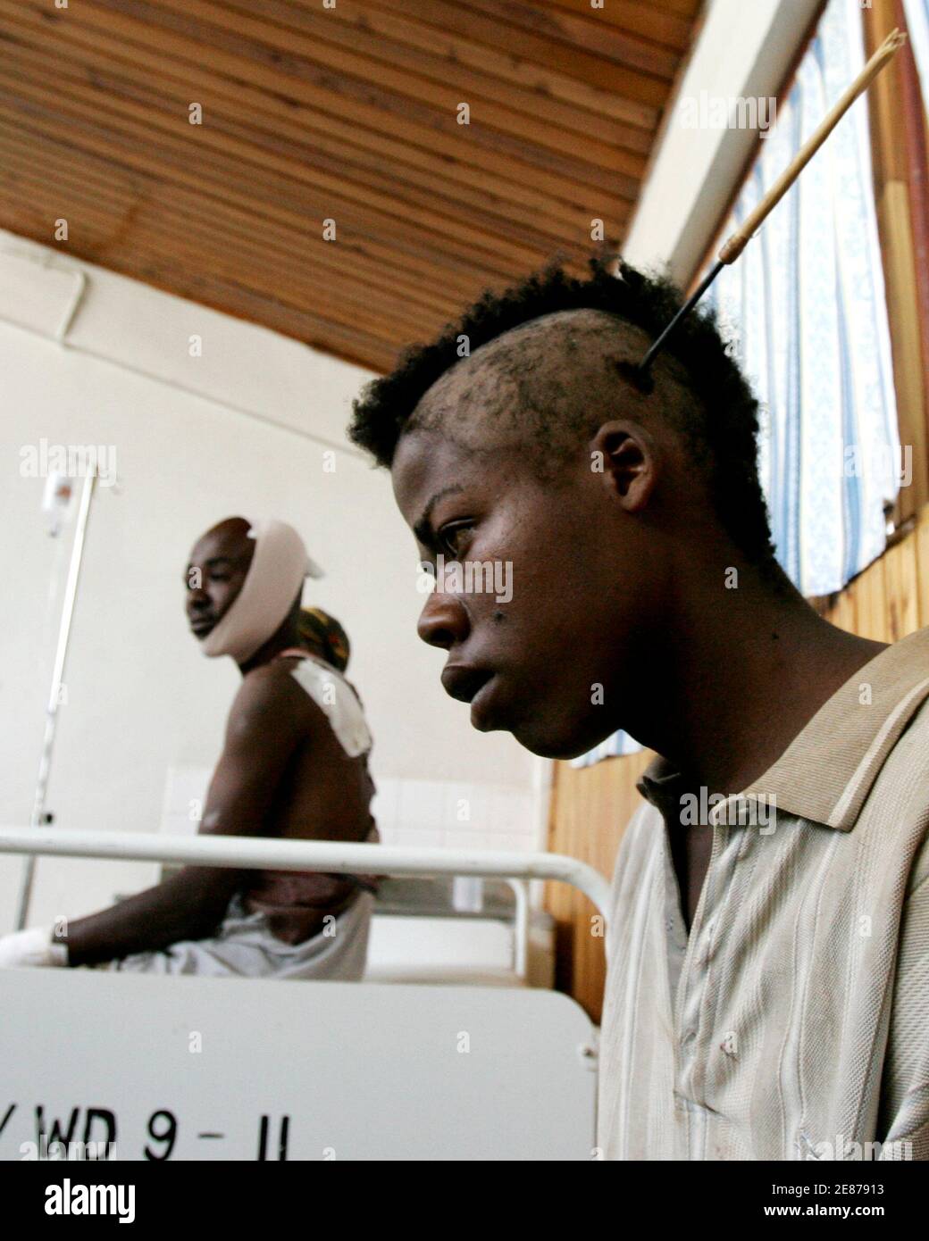 Kenya war arrow hi-res stock photography and images - Alamy