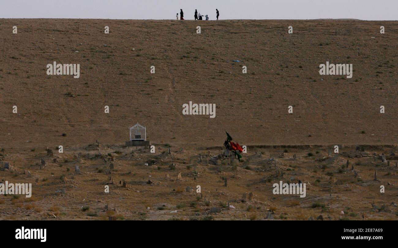 Kabul cemetery hi-res stock photography and images - Alamy