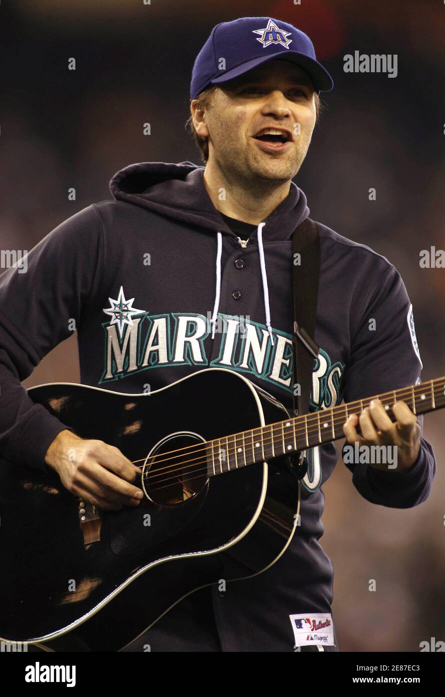 Death cab for cutie singer hi-res stock photography and images - Alamy