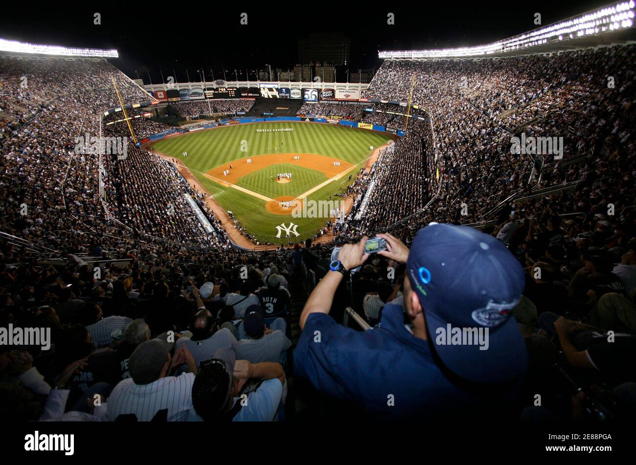 Baseball stadium beer hi-res stock photography and images - Alamy
