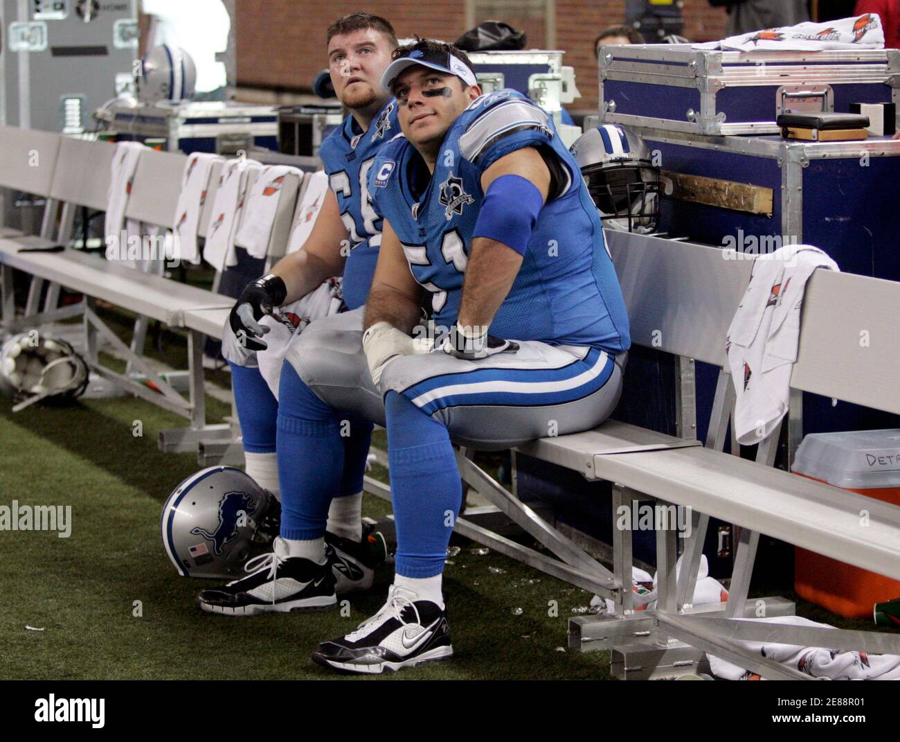 Detroit lions center dominic raiola hi-res stock photography and images ...
