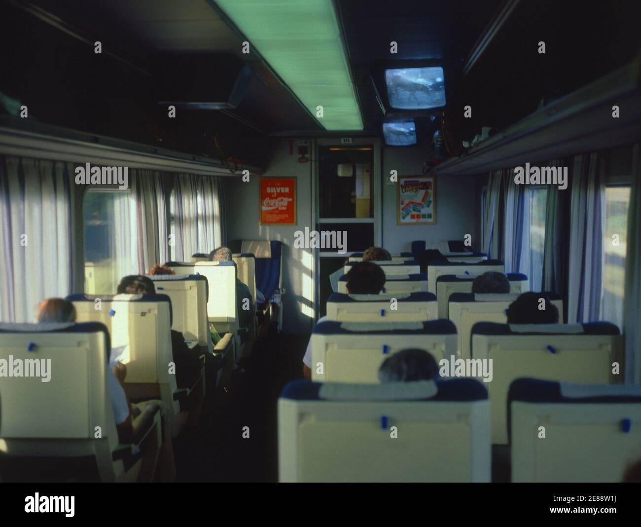 INTERIOR DEL VAGON DE UN TREN Stock Photo - Alamy