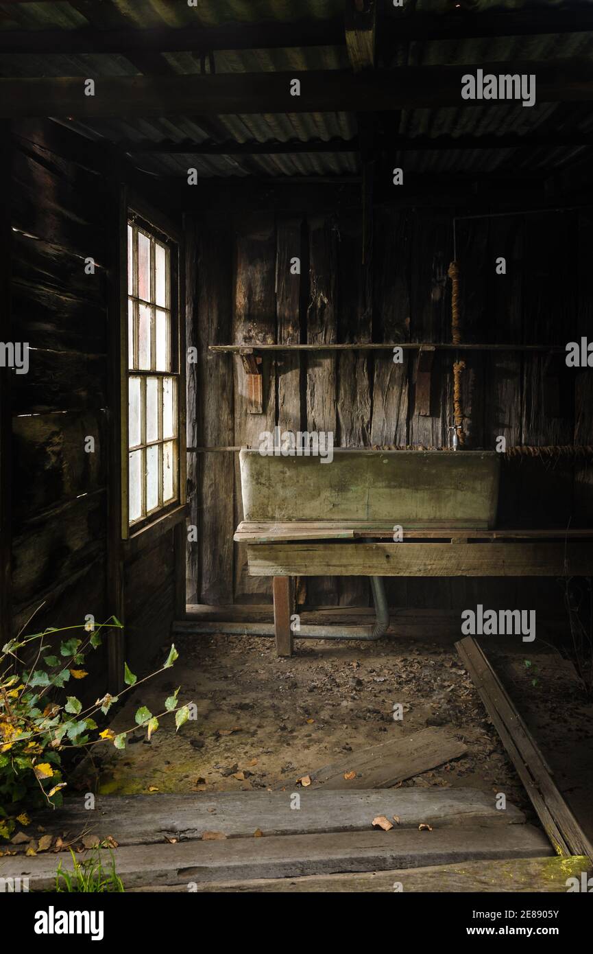 Colonial laundry wash tub hi-res stock photography and images - Alamy
