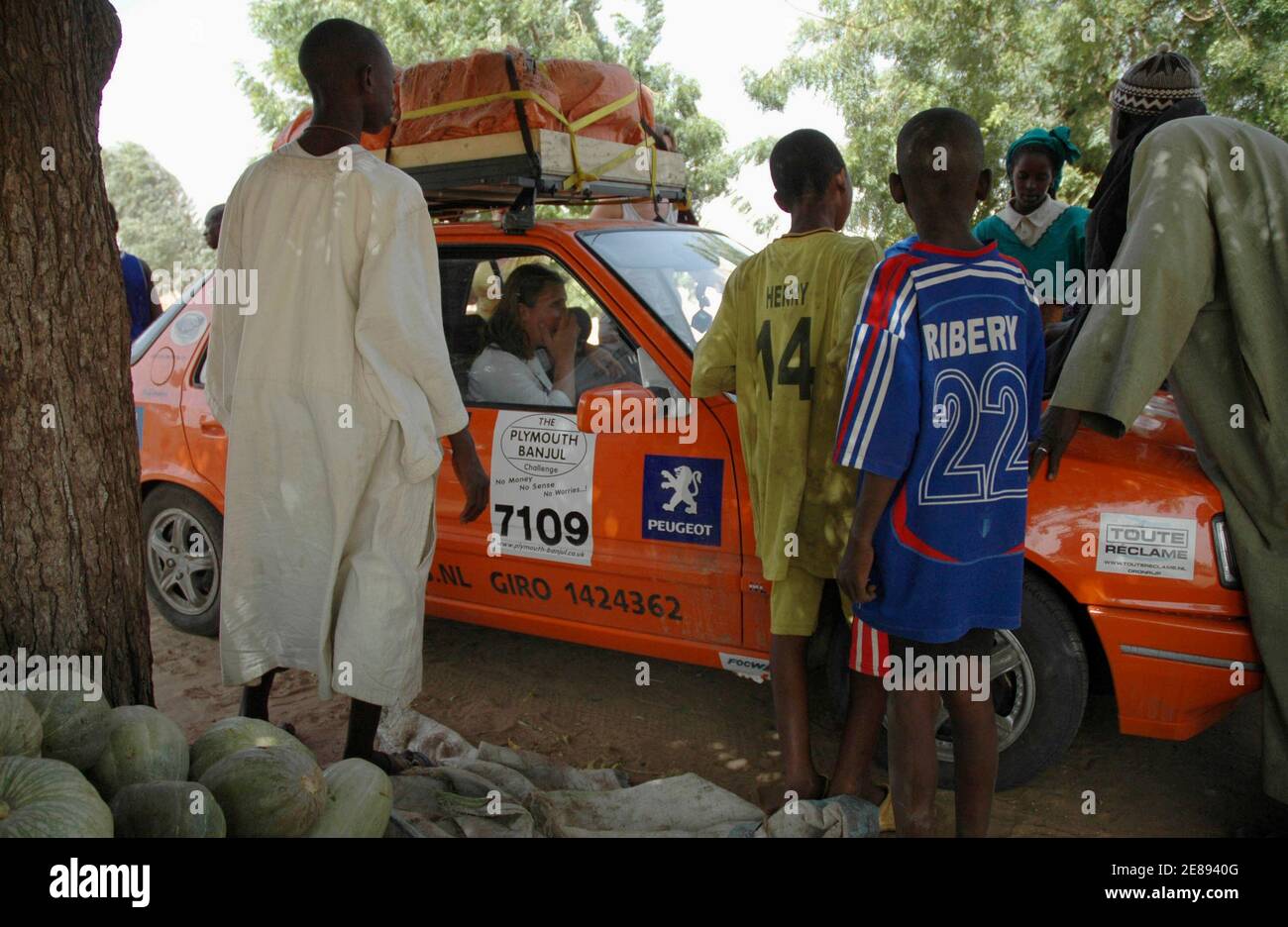 Car banger woman hi-res stock photography and images - Alamy