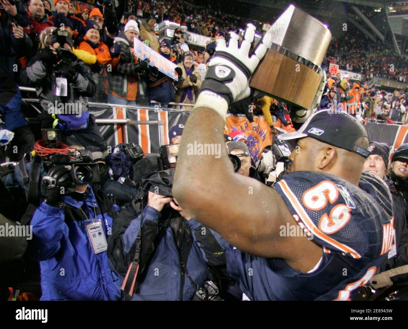 George halas trophy hi-res stock photography and images - Alamy
