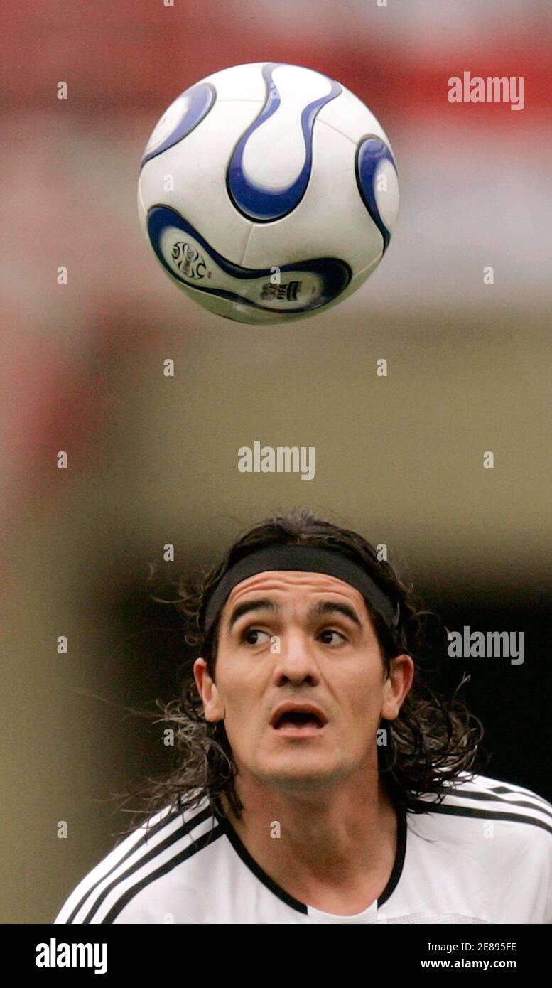Ariel ortega argentina hi-res stock photography and images - Alamy