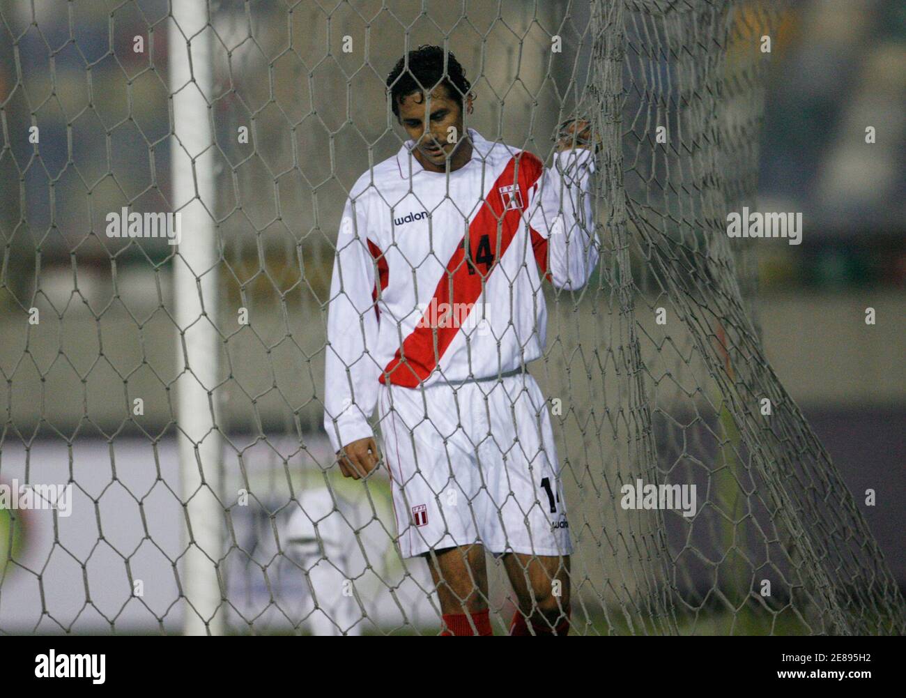 Claudio pizarro goal peru hi-res stock photography and images - Alamy