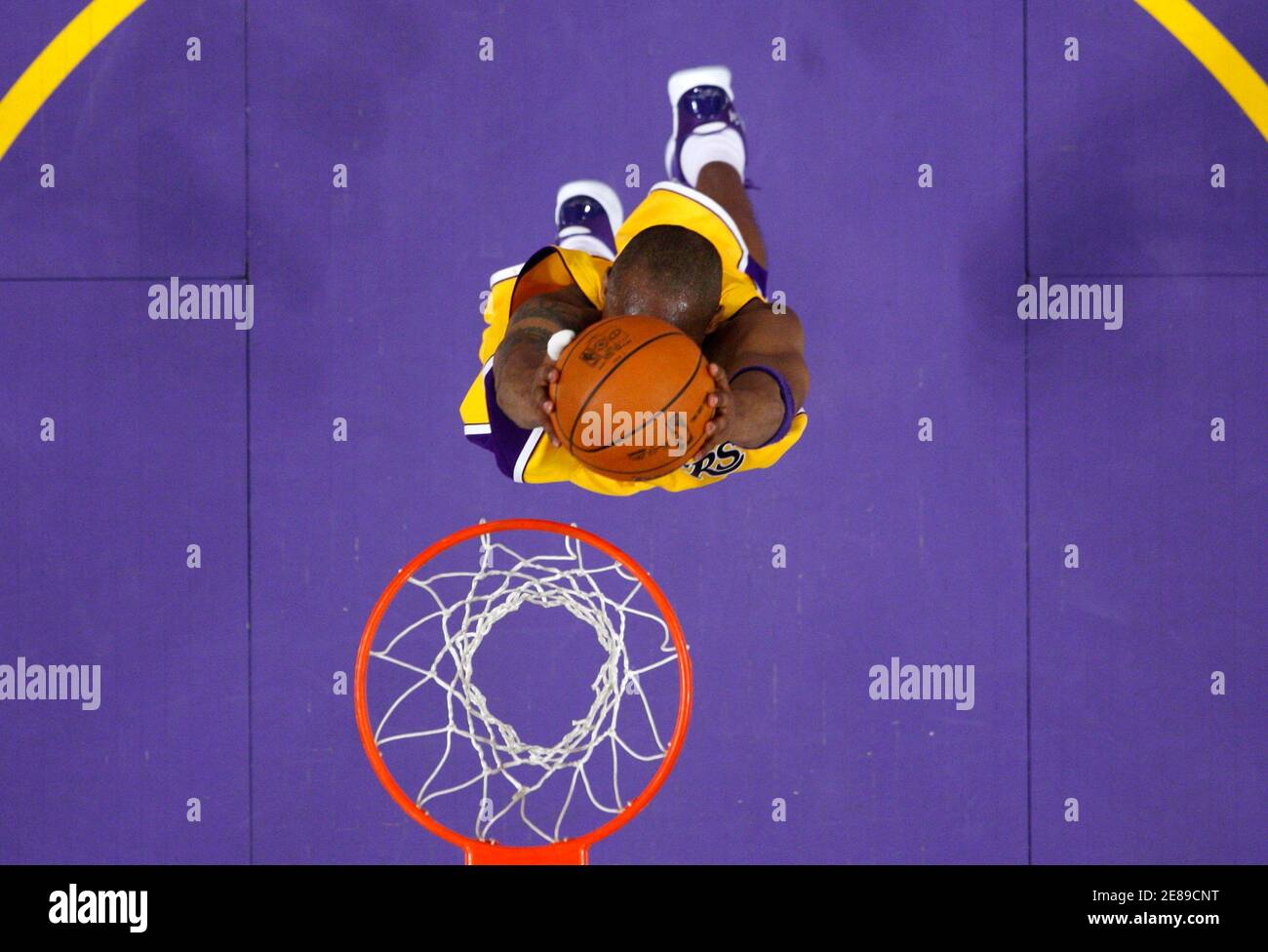 Basketball dunk top view hi-res stock photography and images - Alamy