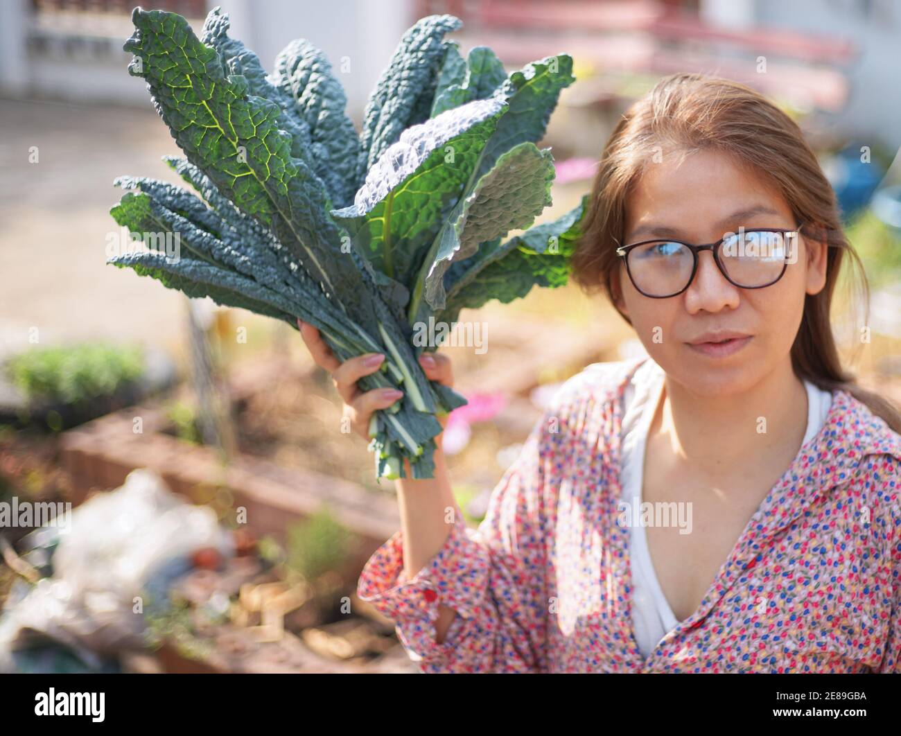 Woman hold kale hi-res stock photography and images - Alamy