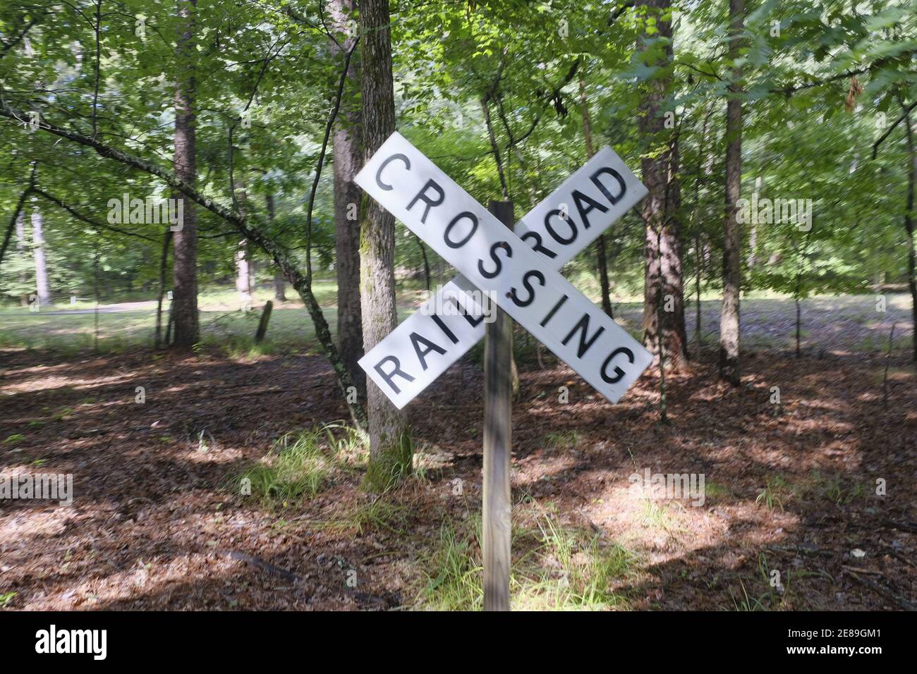 Rail crossing sign usa hi-res stock photography and images - Alamy