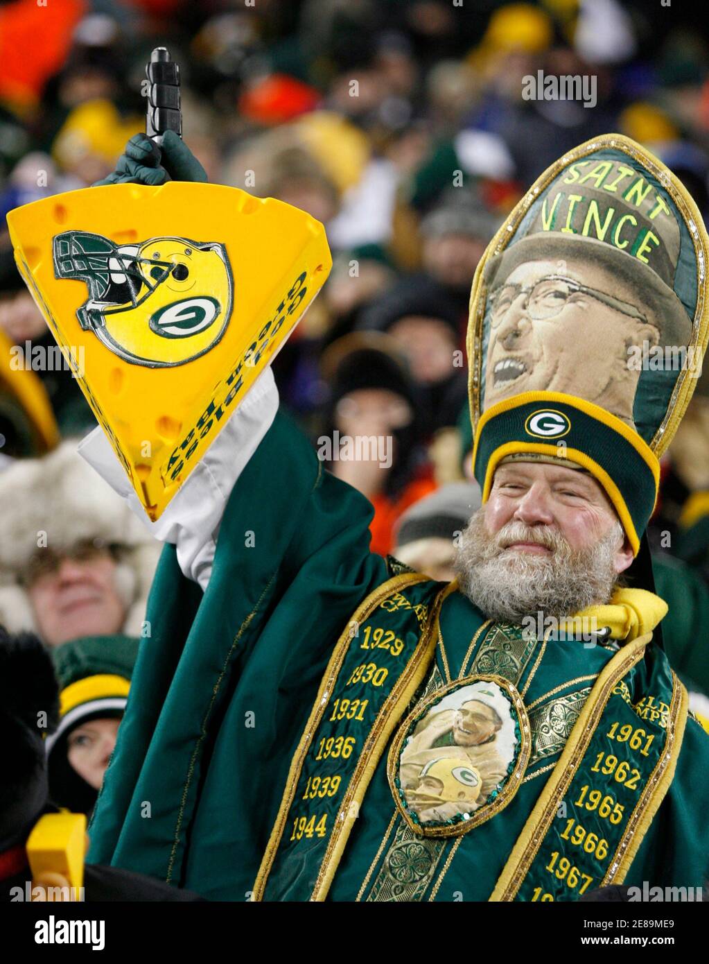 Green bay packers fan shows his support in the hi-res stock photography ...