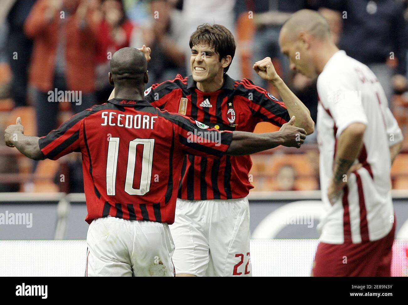 Clarence seedorf goal hi-res stock photography and images - Alamy