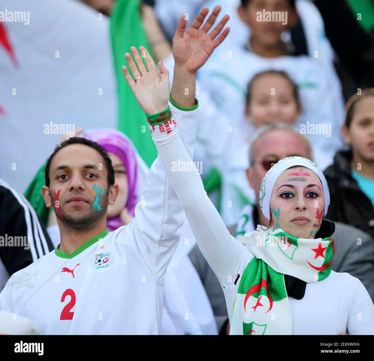 Algeria fans in stands hi-res stock photography and images - Alamy