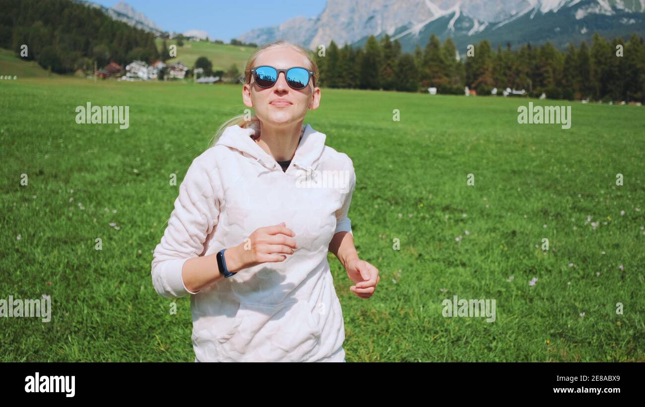 Back view blonde woman running hi-res stock photography and images - Alamy